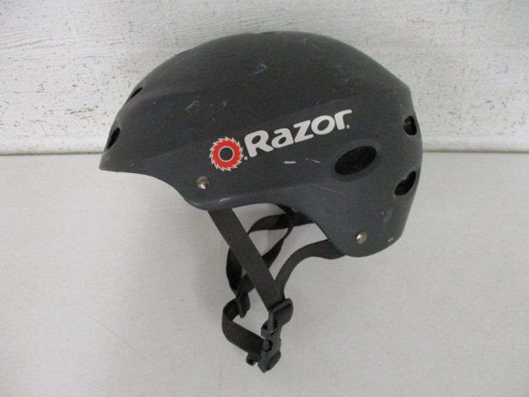 Razor Adult Bicycle Helmet - Oberman Auctions