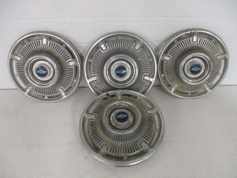 Set of 4 1960's 14" Chevrolet Hubcaps - Oberman Auctions