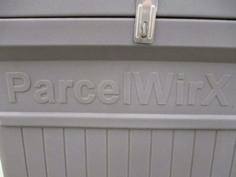Parcel Wirx Molded Plastic Parcel Delivery Box - Oberman Auctions