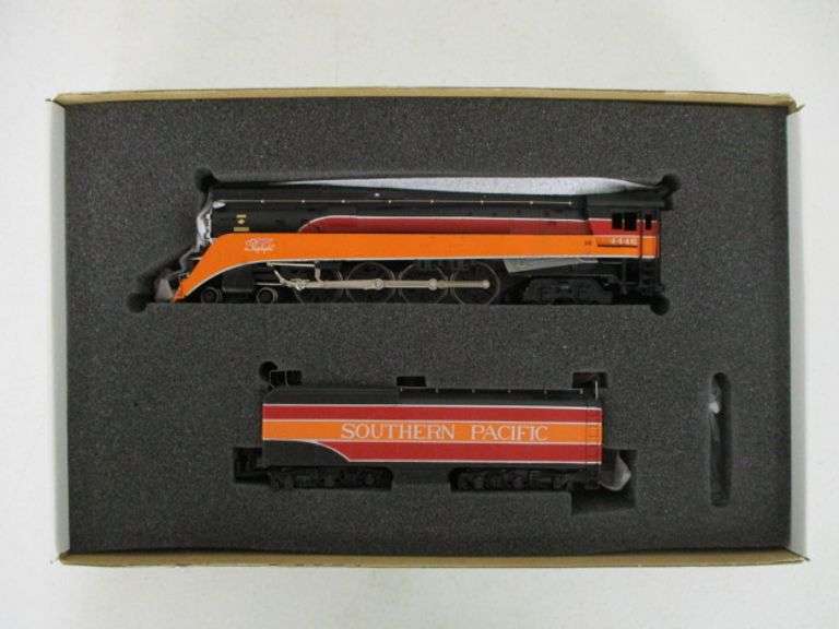 HO Bachmann Southern Pacific Daylight GS4 4-8-4 Steam Locomotive 4446 w ...