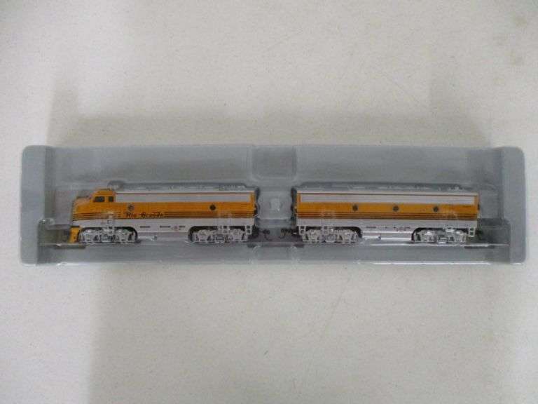 HO Athearn Denver & Rio Grande F7A & F7B Locomotive Set 5584 & 5583 - Oberman Auctions