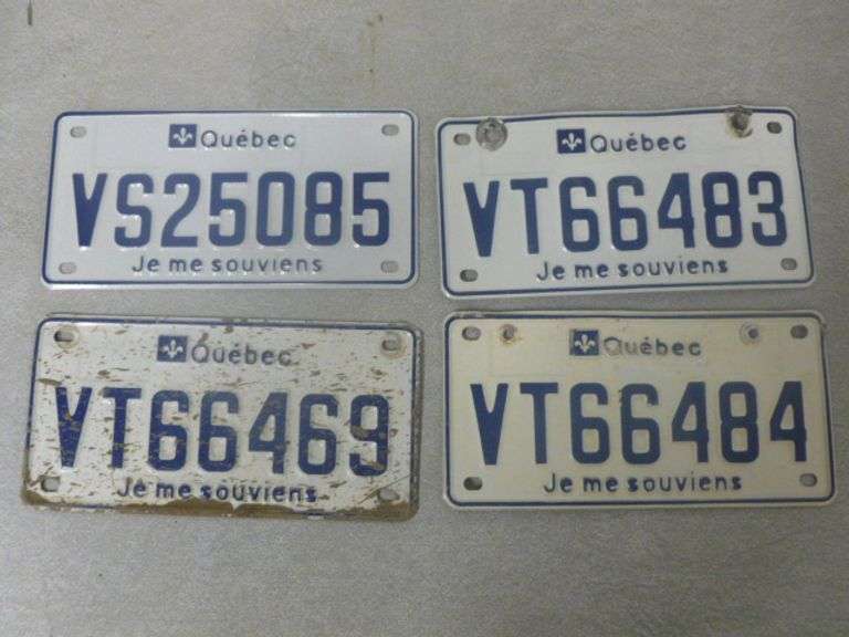 Group Of (4) Quebec License Plates - Oberman Auctions