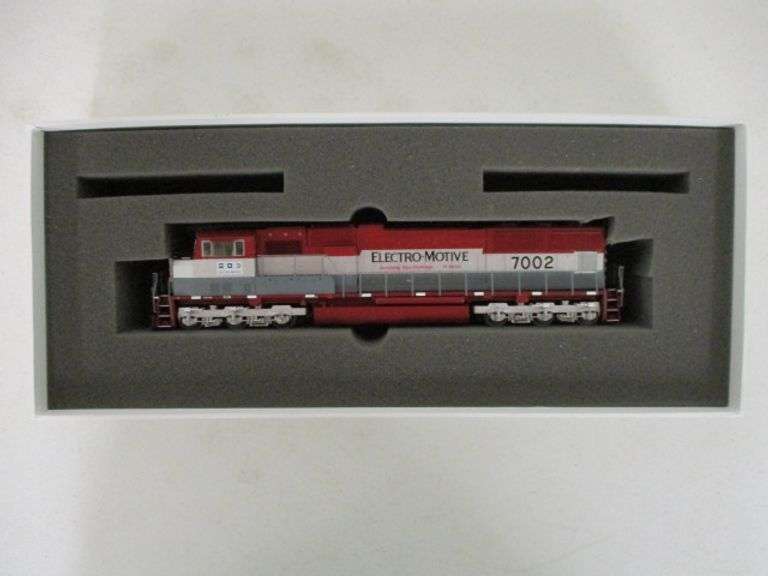 HO Genesis EMD SD70M Demo Locomotive 7002 - Oberman Auctions