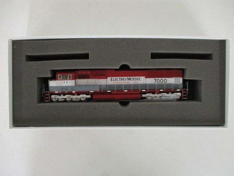 HO Genesis EMD SD70M Demo Locomotive 7000 - Oberman Auctions
