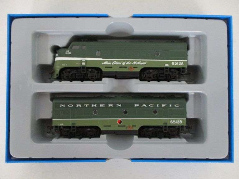 HO Athearn Northern Pacific F7A & F7B Locomotive Set 6513 A & B ...