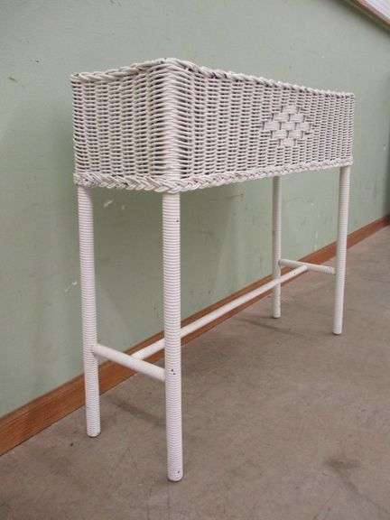 White Wicker Planter w/Metal Insert - Oberman Auctions
