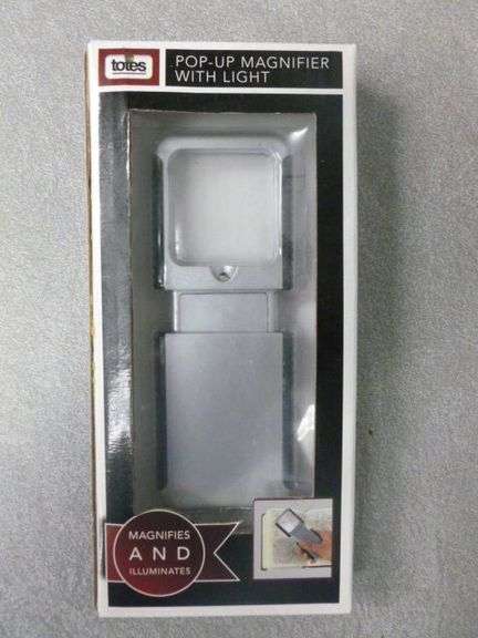 New Totes Pop-Up Magnifier With Light - Oberman Auctions