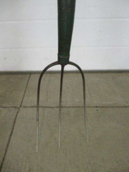 3 Tine Fork, Hoe, Leaf Rake, Cultivator - Oberman Auctions