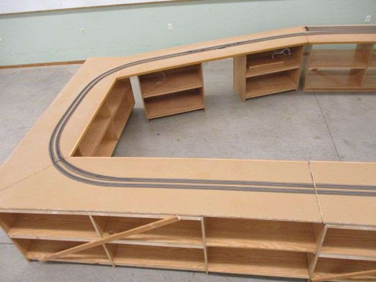 Train Track and Cabinet Layout - Oberman Auctions