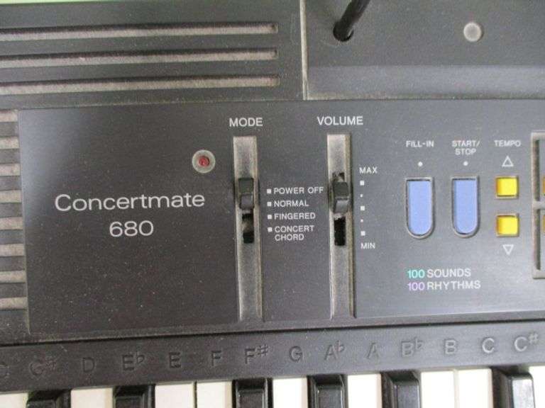 Radio Shack Concertmate 680 Electronic Keyboard w/Stand - Oberman Auctions