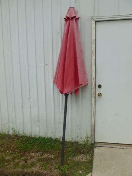 Large Patio Umbrella - 8 Ft Tall - 60" Diameter - Oberman Auctions