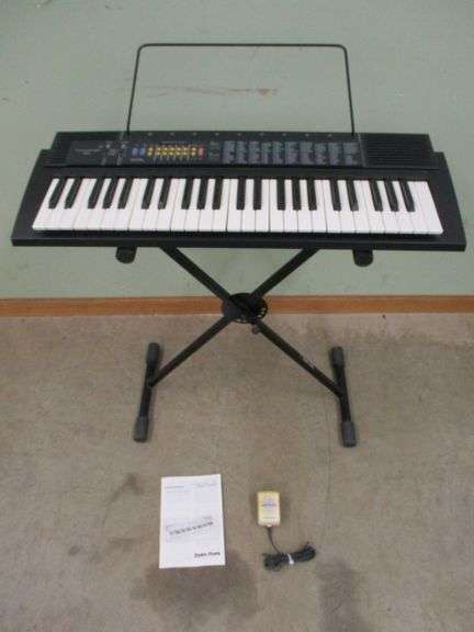 Radio Shack Concertmate 680 Electronic Keyboard w/Stand - Oberman Auctions