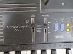 Radio Shack Concertmate 680 Electronic Keyboard w/Stand - Oberman Auctions
