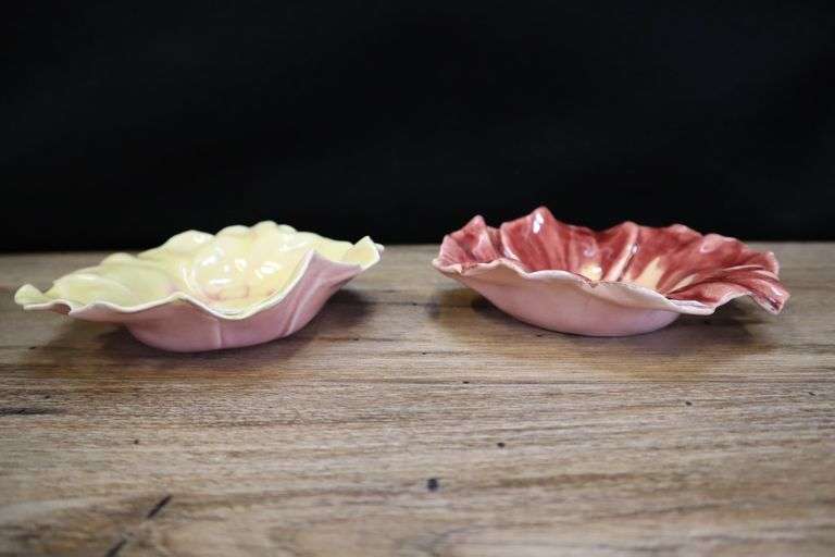 Walker Potteries Ceramic Flower Dishes, Yellow & R - Pacific Auctions ...
