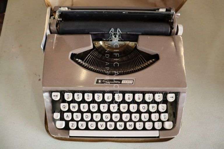 Vintage Signature 100 Portable Brown Typewriter With Leather Case ...