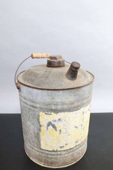 VINTAGE 5 GALLON GALVANIZED METAL OIL CAN, WITH HANDLE 16"H - Pacific ...