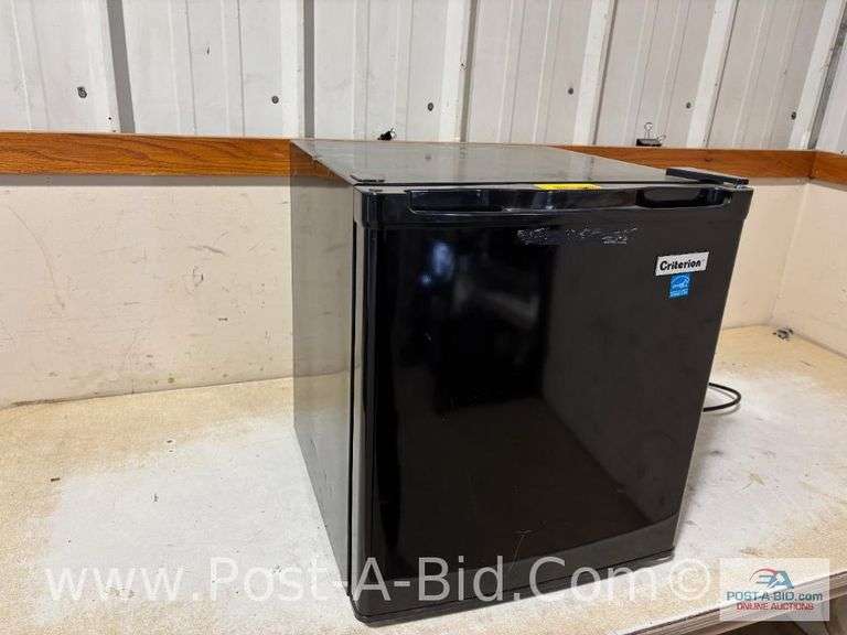 Small College Refrigerator By Criterion Model: CCR15CE1B 20" T x 18 1/2 ...