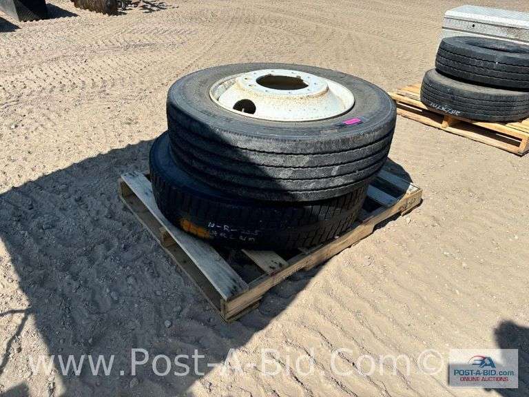 1-Bridgestone 10 R 22.5 M 10 Bolt Rim And 1-Samaritan 275/70 R 22.5 M ...