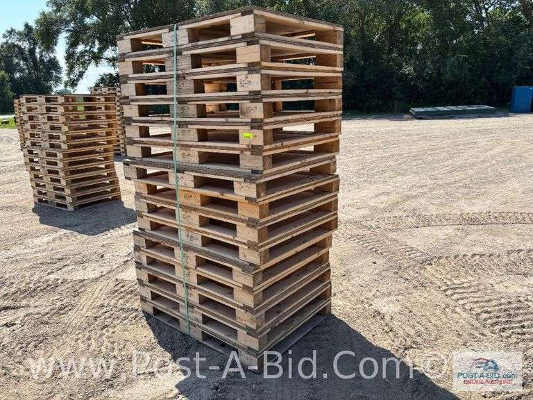 Lot Of 15 Wood Pallets. - Elsenpeter Auctions & Real Estate, Inc. dba ...
