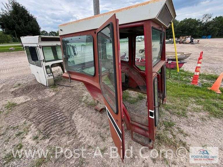 Red International Harvester 66 Series Cab. - Elsenpeter Auctions & Real ...