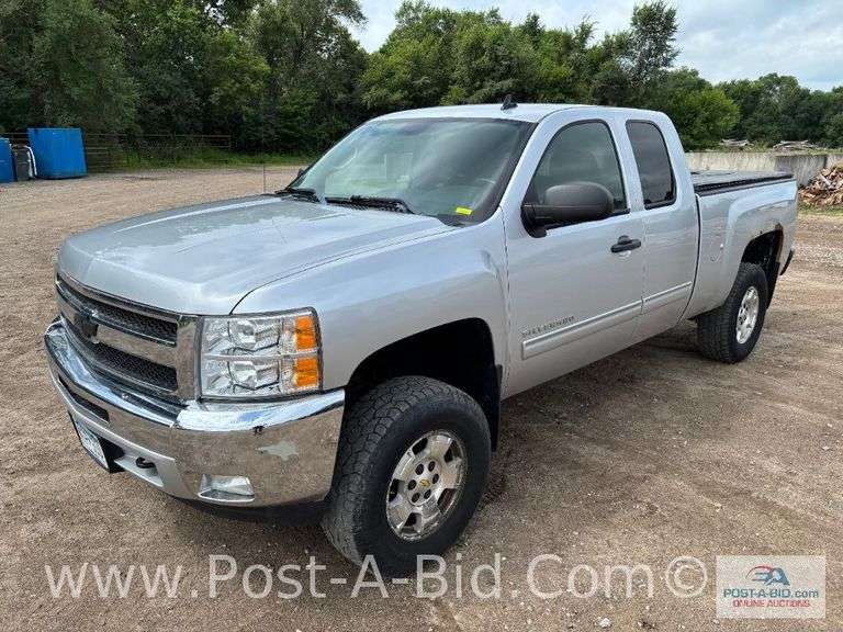 2013 Chevy 1500 Silverado Split 4 Door Grey Truck With 189,699 Miles ...