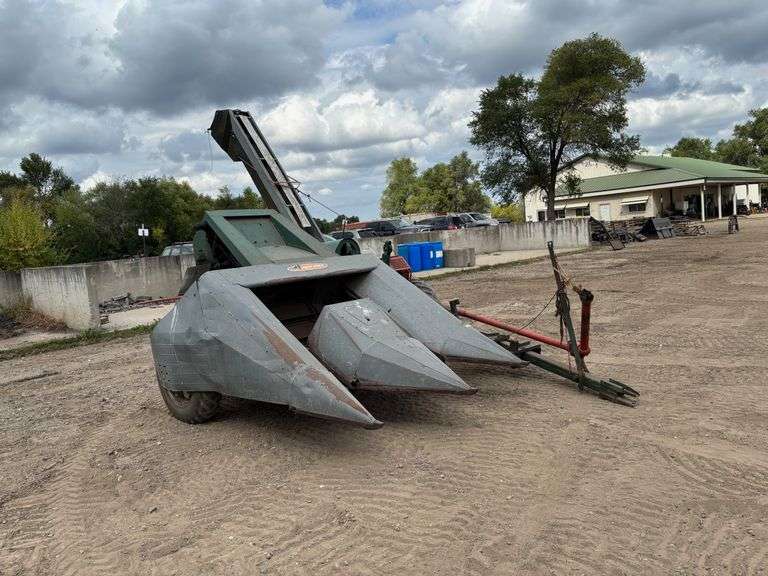 New Idea 2 Row Pull Type Corn Picker, Wide Row. - Elsenpeter Auctions ...