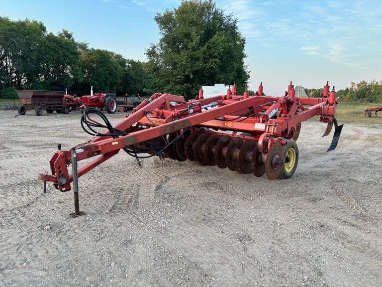 Sunflower 4211 9 Shank Disc Chisel, 15" Spacing, Blades Measure 19 ...