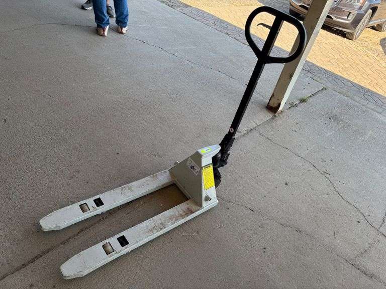 Small Pallet Jack 1100 lb. Cap., Works. - Elsenpeter Auctions & Real ...