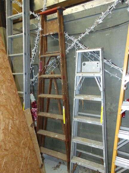 8 ft Watling wooden step ladder - Parrott Marketing Group
