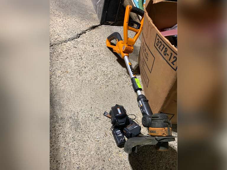 Worx Weedeater with Batteries and Charger - Parrott Marketing Group