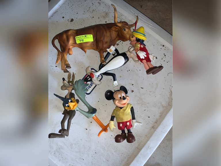 Mickey Mouse, Pinocchio, Roadrunner, Wile e Coyote, Sylvester ...