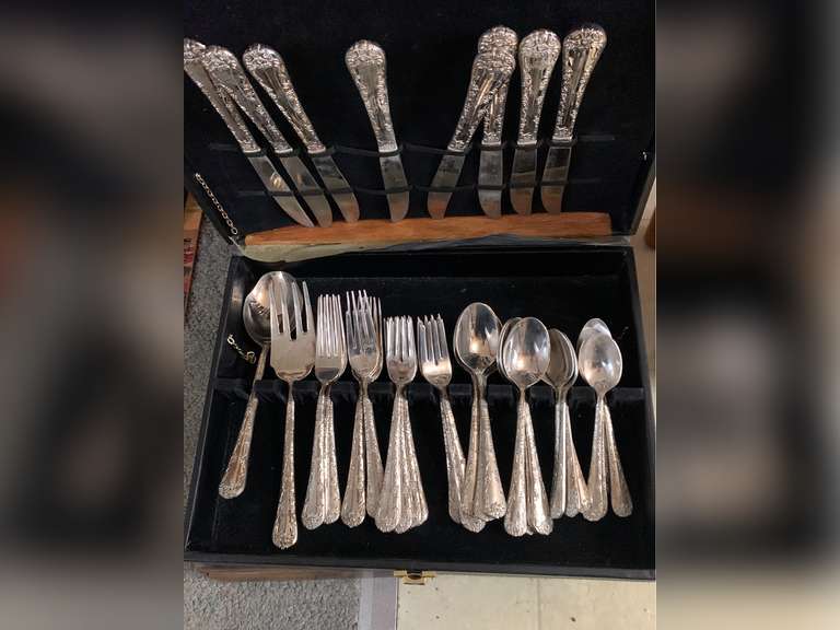 1 Silverware Set in Case, Case of Various Silverware - Parrott ...