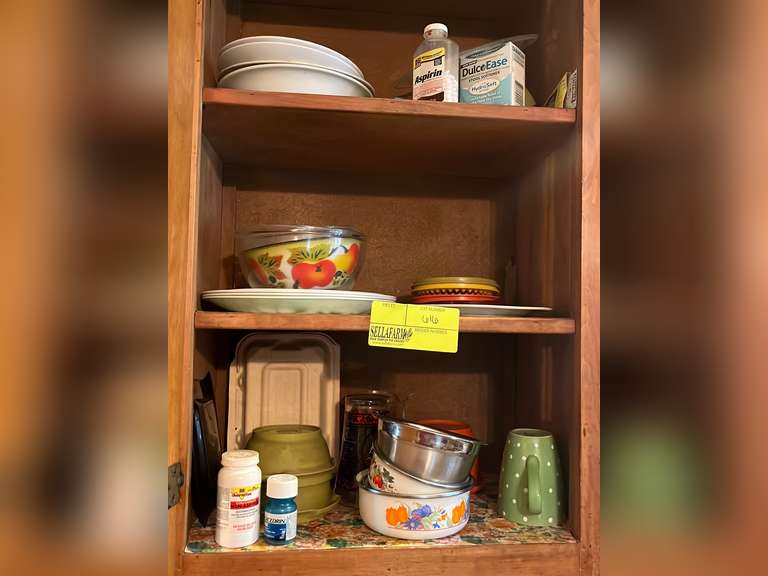Contents of left cabinet (Left side of the stove) (2 pieces of Pyrex ...