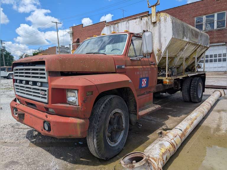 1978 Ford 370-2V Feed Truck with Dodgen Bed (UPDATE: sale cannot be ...