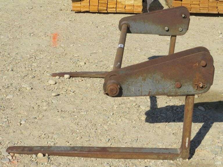 Z-844 Loader Bucket Pallet Forks - Pickett Auction Service