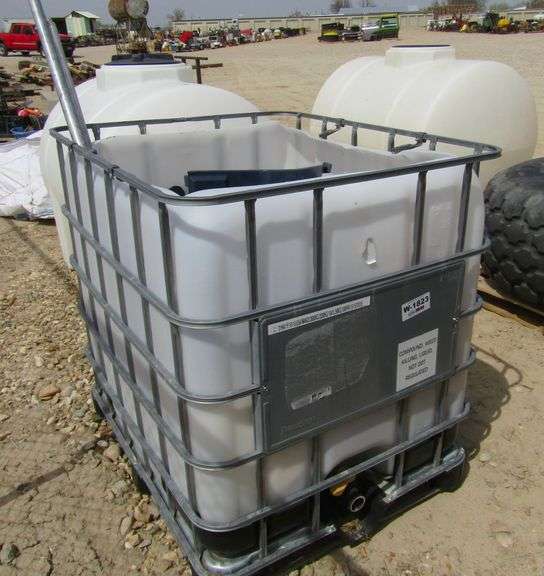 W-1823 Poly Tote With Pipe Fittings - Pickett Auction Service