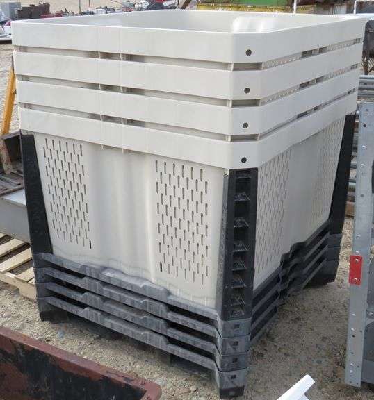 W-1634 Macro Plastic Fruit Bins (4) - Pickett Auction Service