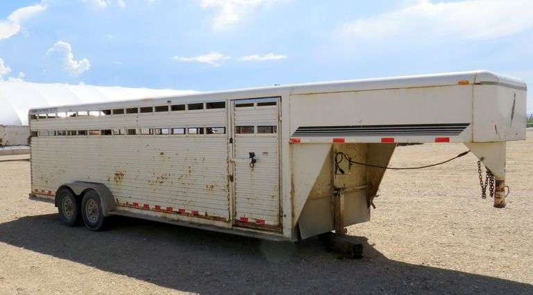 E-559 2005 Featherlite STL Gooseneck Stock Trailer - Pickett Auction Service