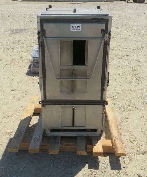 E-526 1952 Field Oven - Pickett Auction Service