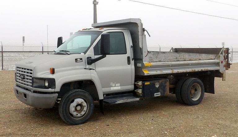 X-304 2003 Chevy C4500 Dump Truck - Pickett Auction Service