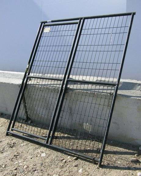 S-340 Dog Run Door Panel - Pickett Auction Service