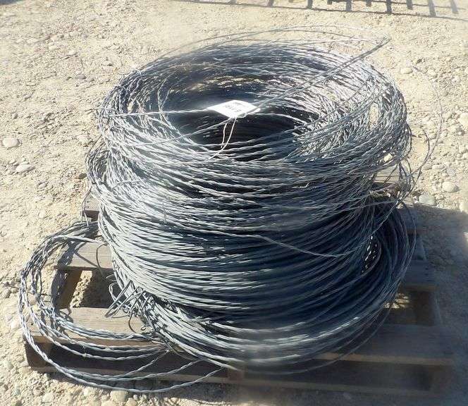 E-1198 Twisted Smooth Wire Rolls - Pickett Auction Service