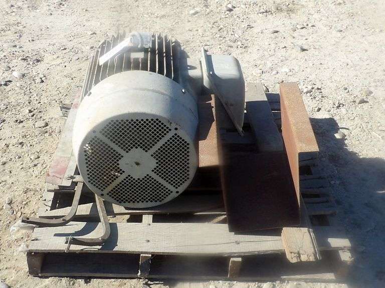E-1193 30 HP Super Max Motor - Pickett Auction Service