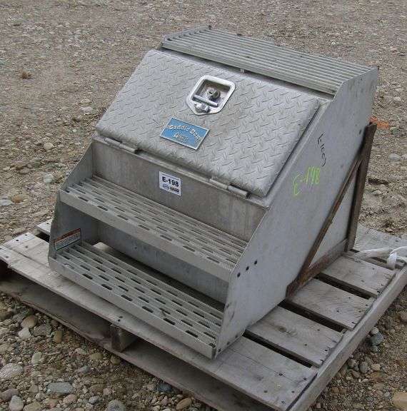 E-198 Merritt Aluminum Truck Box - Pickett Auction Service