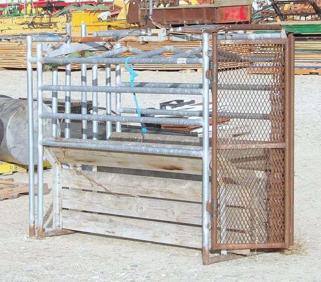 E-1338 Roping Chute - Pickett Auction Service