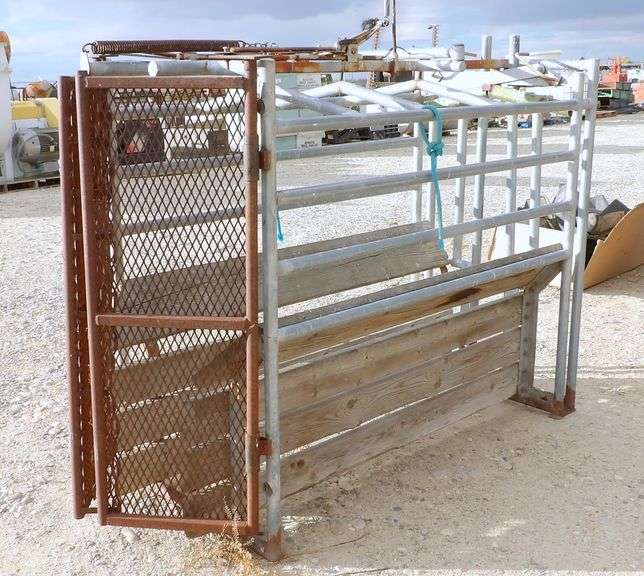 E-1338 Roping Chute - Pickett Auction Service