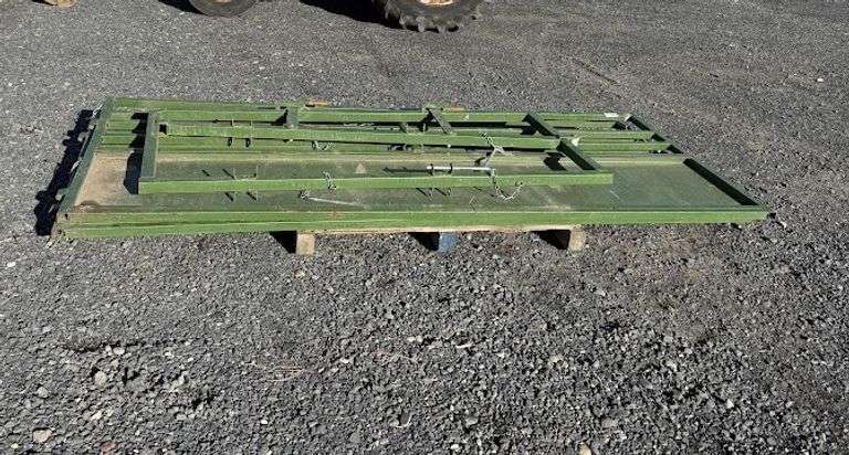 R-237 Powder River Alley Panels and Bow - Pickett Auction Service