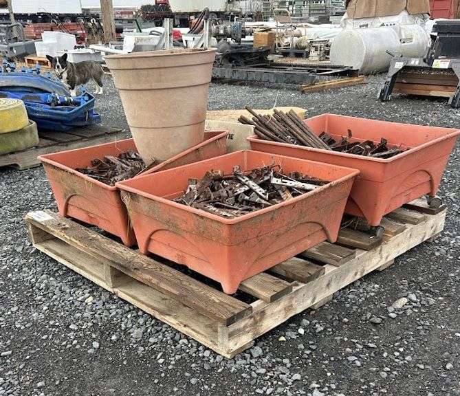 R-331 Stem Wall Brackets and Rebar - Pickett Auction Service