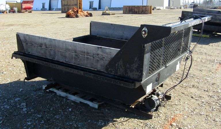 V-724 Dump Bed Insert - Pickett Auction Service