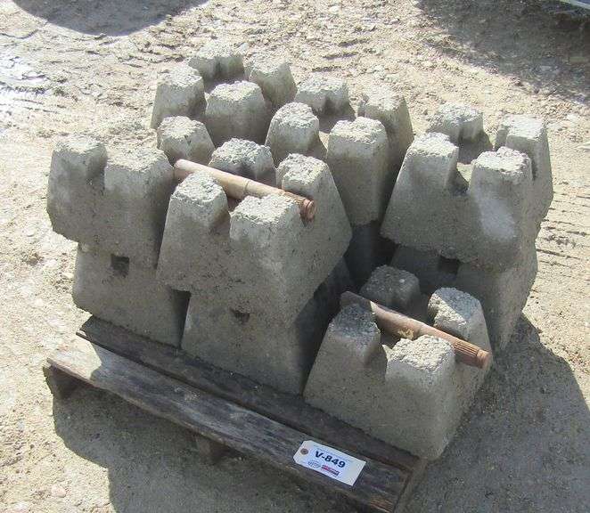 V-849 Post Blocks (11) - Pickett Auction Service